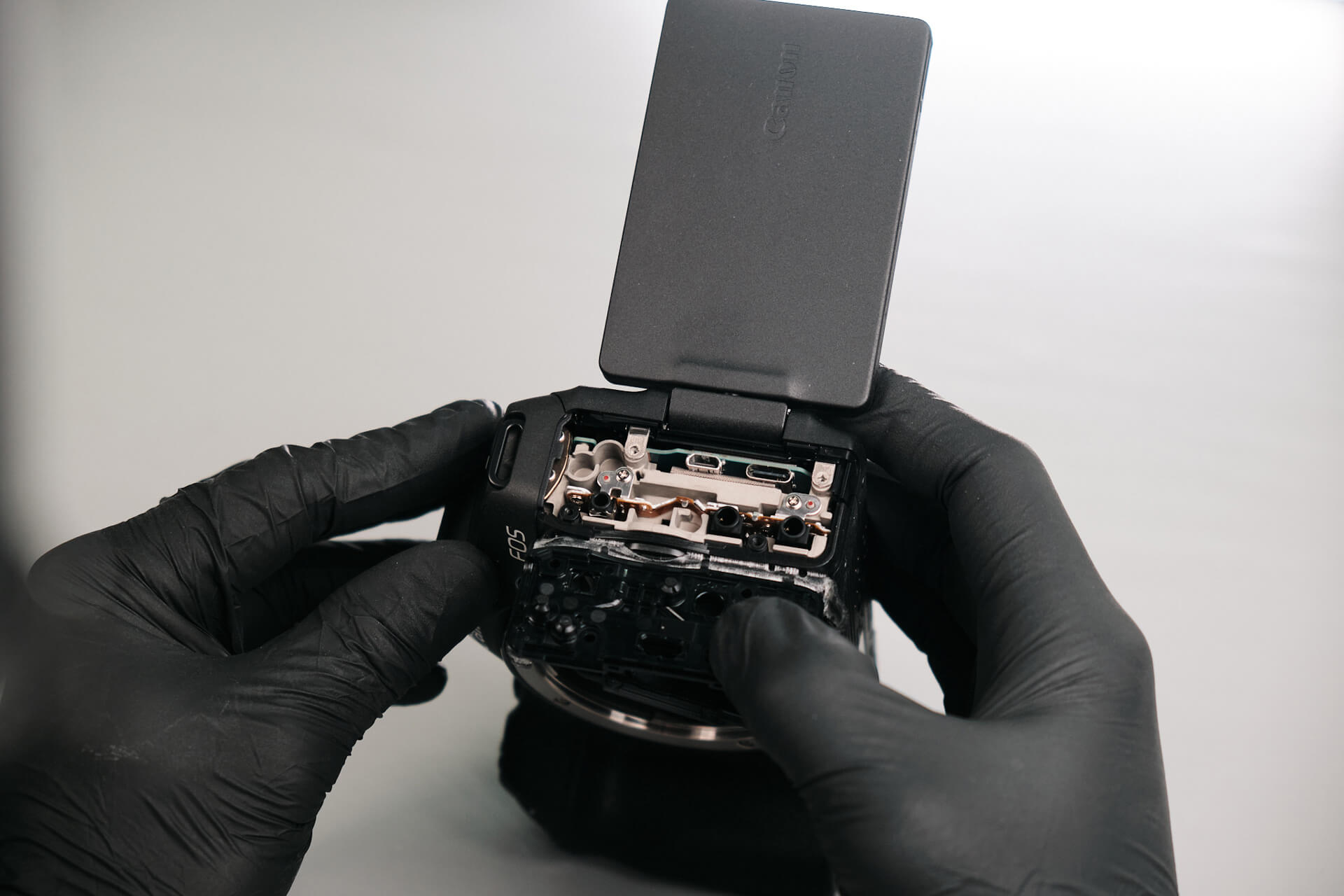 Canon R8 Teardown – Kolari Vision 2025